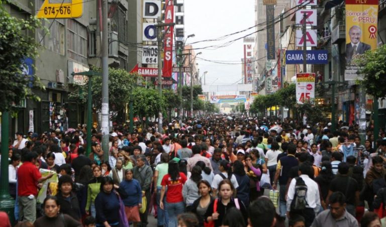 En medio de crisis política, empresarios de Gamarra denuncian avance de ...